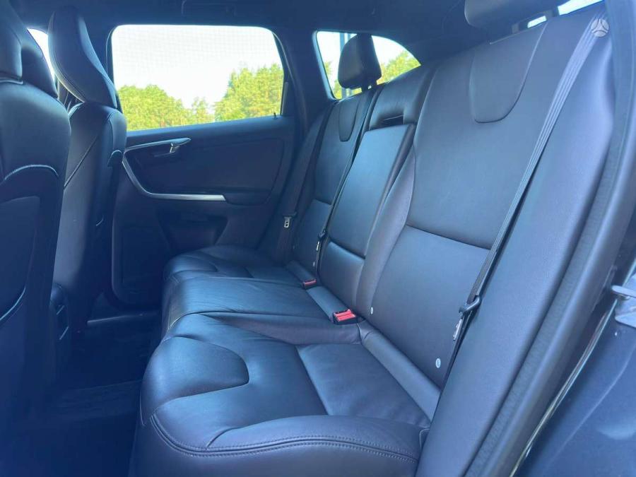 Pelēks Volvo XC60 2014 Viļņa, ar dzinēja tilpumu 1.98 L un nobraukumu 230 tūkst. km par 11500 €, foto 24 vietnē AUTOMOTO.COM.LV