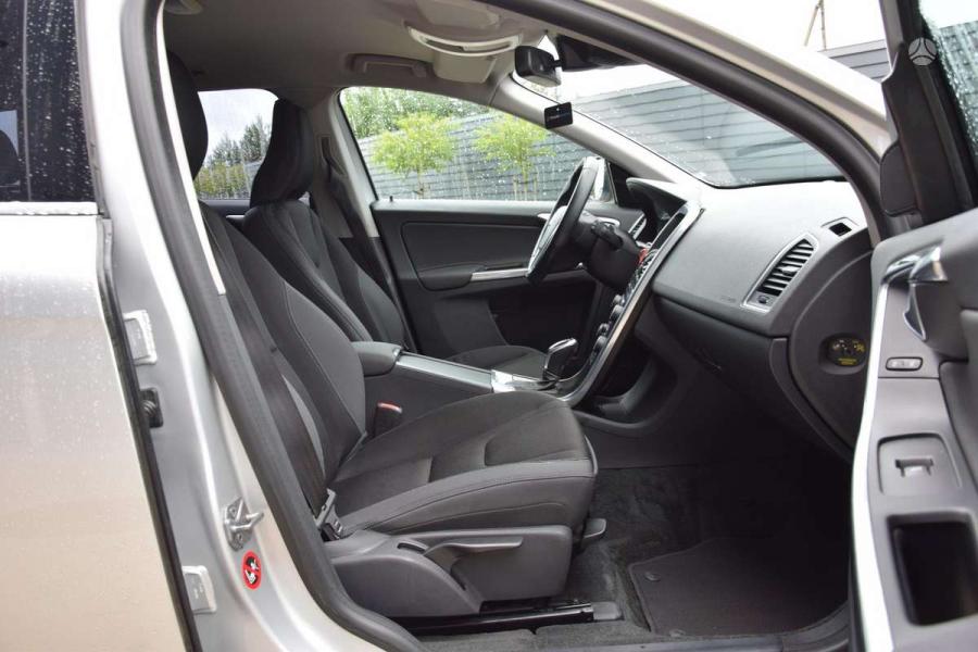 Pelēks Volvo XC60 2014 Viļņa, ar dzinēja tilpumu 2.40 L un nobraukumu 350 tūkst. km par 11250 €, foto 20 vietnē AUTOMOTO.COM.LV