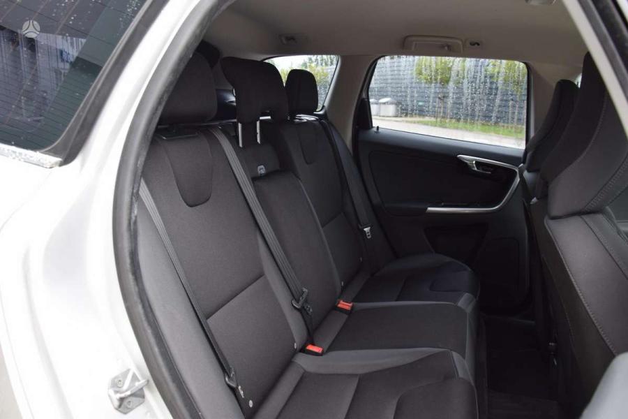 Pelēks Volvo XC60 2014 Viļņa, ar dzinēja tilpumu 2.40 L un nobraukumu 350 tūkst. km par 11250 €, foto 23 vietnē AUTOMOTO.COM.LV