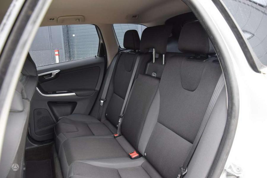 Pelēks Volvo XC60 2014 Viļņa, ar dzinēja tilpumu 2.40 L un nobraukumu 350 tūkst. km par 11250 €, foto 24 vietnē AUTOMOTO.COM.LV