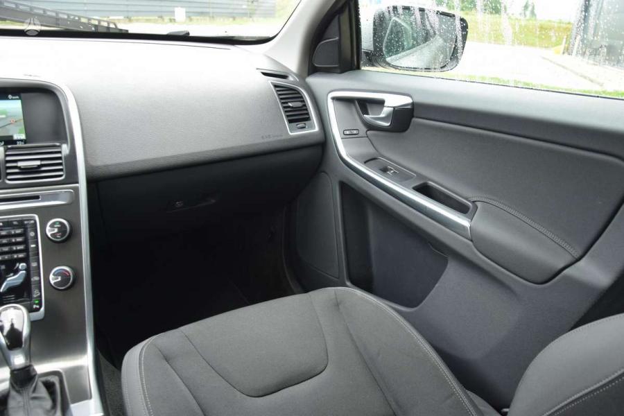 Pelēks Volvo XC60 2014 Viļņa, ar dzinēja tilpumu 2.40 L un nobraukumu 350 tūkst. km par 11250 €, foto 25 vietnē AUTOMOTO.COM.LV