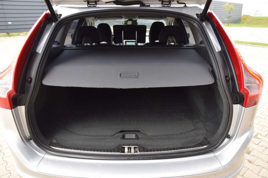 Pelēks Volvo XC60 2014 Viļņa, ar dzinēja tilpumu 2.40 L un nobraukumu 350 tūkst. km par 11250 €, foto 29 vietnē AUTOMOTO.COM.LV