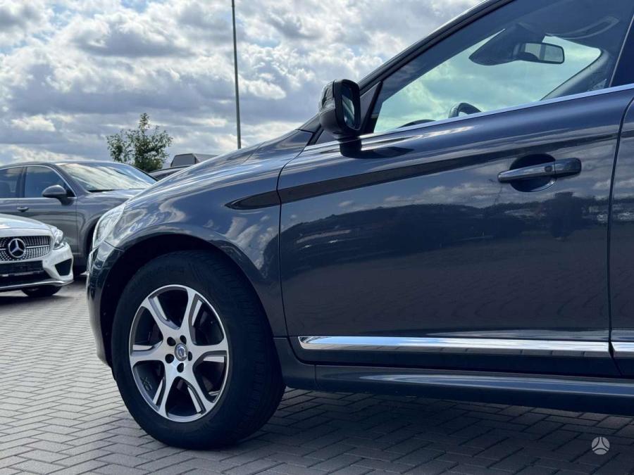 Pelēks Volvo XC60 2014 Viļņa, ar dzinēja tilpumu 2.40 L un nobraukumu 144 tūkst. km par 13000 €, foto 19 vietnē AUTOMOTO.COM.LV