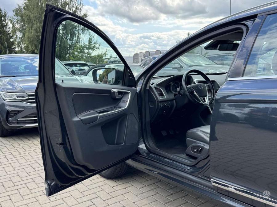 Pelēks Volvo XC60 2014 Viļņa, ar dzinēja tilpumu 2.40 L un nobraukumu 144 tūkst. km par 13000 €, foto 24 vietnē AUTOMOTO.COM.LV