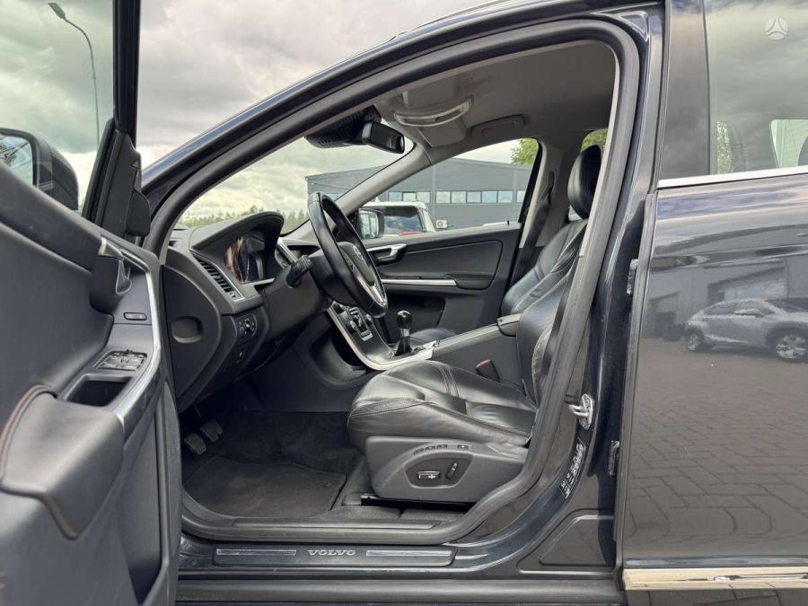 Pelēks Volvo XC60 2014 Viļņa, ar dzinēja tilpumu 2.40 L un nobraukumu 144 tūkst. km par 13000 €, foto 28 vietnē AUTOMOTO.COM.LV