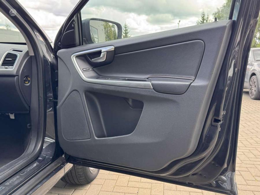 Pelēks Volvo XC60 2014 Viļņa, ar dzinēja tilpumu 2.40 L un nobraukumu 144 tūkst. km par 13000 €, foto 33 vietnē AUTOMOTO.COM.LV