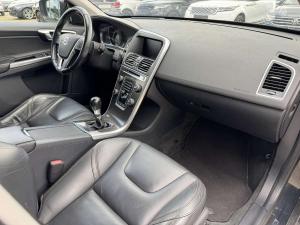Pelēks Volvo XC60 2014 Viļņa, ar dzinēja tilpumu 2.40 L un nobraukumu 144 tūkst. km par 13000 €, foto 37 vietnē AUTOMOTO.COM.LV