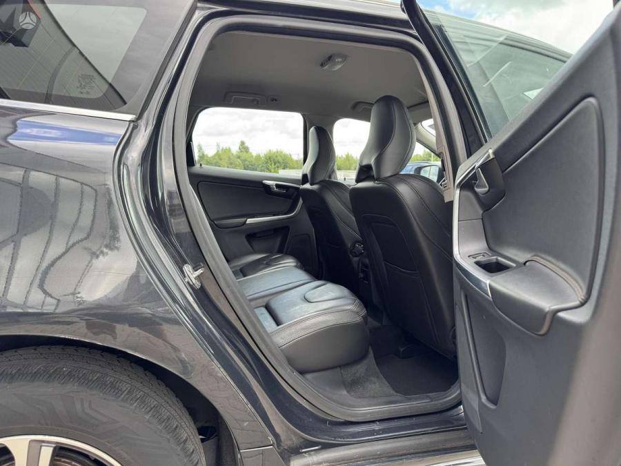 Pelēks Volvo XC60 2014 Viļņa, ar dzinēja tilpumu 2.40 L un nobraukumu 144 tūkst. km par 13000 €, foto 40 vietnē AUTOMOTO.COM.LV