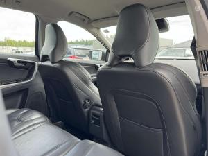 Pelēks Volvo XC60 2014 Viļņa, ar dzinēja tilpumu 2.40 L un nobraukumu 144 tūkst. km par 13000 €, foto 41 vietnē AUTOMOTO.COM.LV