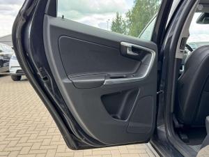 Pelēks Volvo XC60 2014 Viļņa, ar dzinēja tilpumu 2.40 L un nobraukumu 144 tūkst. km par 13000 €, foto 44 vietnē AUTOMOTO.COM.LV