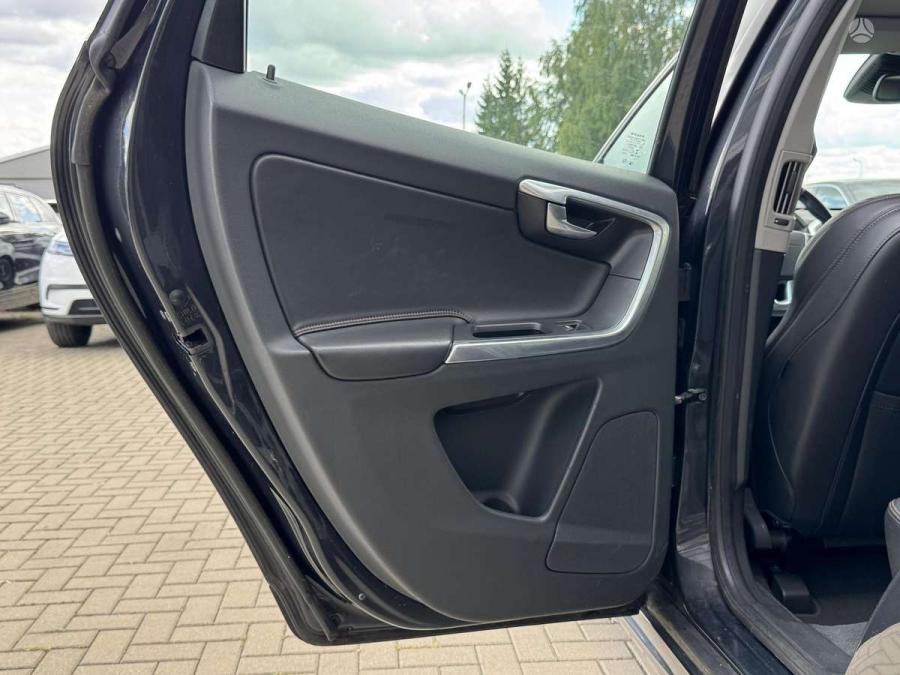 Pelēks Volvo XC60 2014 Viļņa, ar dzinēja tilpumu 2.40 L un nobraukumu 144 tūkst. km par 13000 €, foto 44 vietnē AUTOMOTO.COM.LV