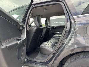 Pelēks Volvo XC60 2014 Viļņa, ar dzinēja tilpumu 2.40 L un nobraukumu 144 tūkst. km par 13000 €, foto 45 vietnē AUTOMOTO.COM.LV