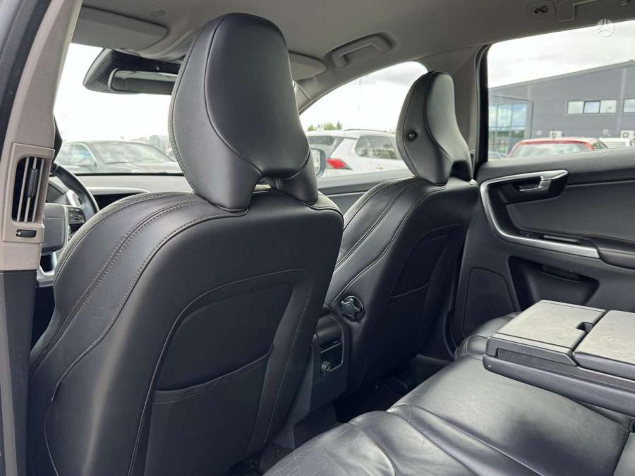 Pelēks Volvo XC60 2014 Viļņa, ar dzinēja tilpumu 2.40 L un nobraukumu 144 tūkst. km par 13000 €, foto 46 vietnē AUTOMOTO.COM.LV