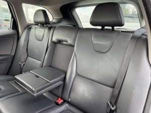 Pelēks Volvo XC60 2014 Viļņa, ar dzinēja tilpumu 2.40 L un nobraukumu 144 tūkst. km par 13000 €, foto 47 vietnē AUTOMOTO.COM.LV