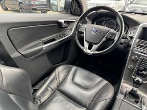 Pelēks Volvo XC60 2014 Viļņa, ar dzinēja tilpumu 2.40 L un nobraukumu 144 tūkst. km par 13000 €, foto 48 vietnē AUTOMOTO.COM.LV
