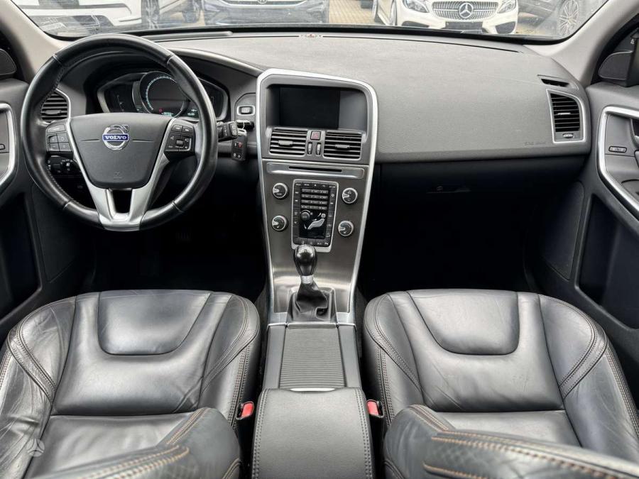Pelēks Volvo XC60 2014 Viļņa, ar dzinēja tilpumu 2.40 L un nobraukumu 144 tūkst. km par 13000 €, foto 49 vietnē AUTOMOTO.COM.LV