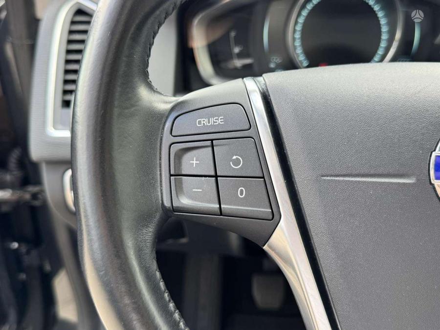 Pelēks Volvo XC60 2014 Viļņa, ar dzinēja tilpumu 2.40 L un nobraukumu 144 tūkst. km par 13000 €, foto 52 vietnē AUTOMOTO.COM.LV