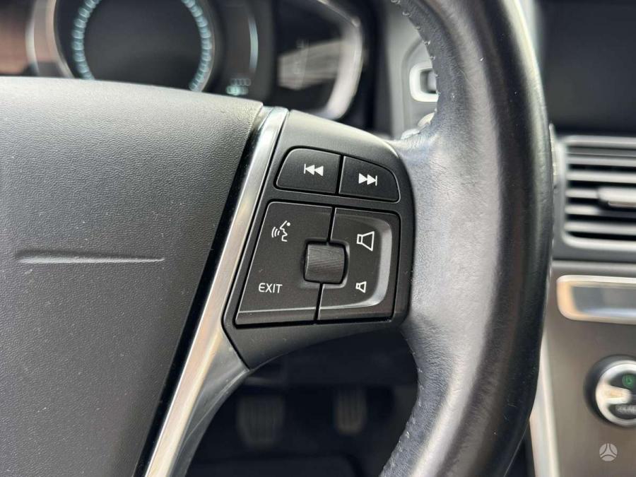 Pelēks Volvo XC60 2014 Viļņa, ar dzinēja tilpumu 2.40 L un nobraukumu 144 tūkst. km par 13000 €, foto 53 vietnē AUTOMOTO.COM.LV