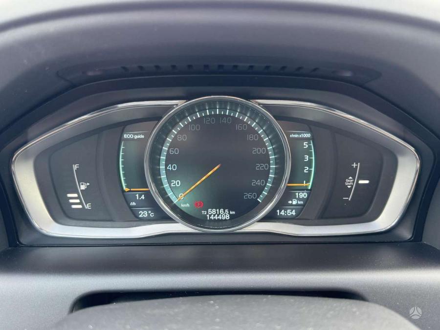 Pelēks Volvo XC60 2014 Viļņa, ar dzinēja tilpumu 2.40 L un nobraukumu 144 tūkst. km par 13000 €, foto 54 vietnē AUTOMOTO.COM.LV
