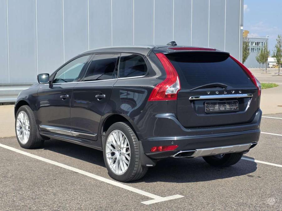 Grey Volvo XC60 2014 in Vilnius, with an engine capacity of 2.40 L and mileage of 203 thousand km for 15600 €, photo 11 on AUTOMOTO.COM.LV