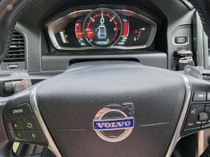 Grey Volvo XC60 2014 in Vilnius, with an engine capacity of 2.40 L and mileage of 203 thousand km for 15600 €, photo 17 on AUTOMOTO.COM.LV