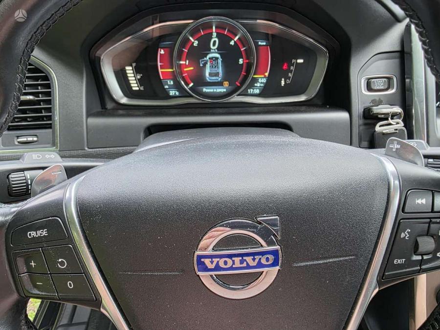 Grey Volvo XC60 2014 in Vilnius, with an engine capacity of 2.40 L and mileage of 203 thousand km for 15600 €, photo 17 on AUTOMOTO.COM.LV