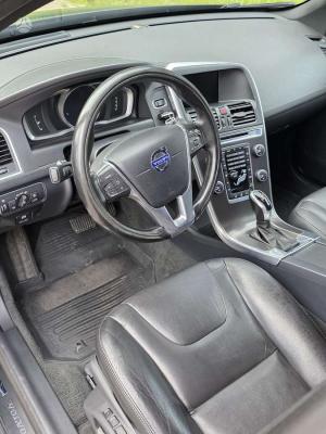 Grey Volvo XC60 2014 in Vilnius, with an engine capacity of 2.40 L and mileage of 203 thousand km for 15600 €, photo 18 on AUTOMOTO.COM.LV