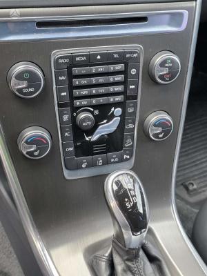 Grey Volvo XC60 2014 in Vilnius, with an engine capacity of 2.40 L and mileage of 203 thousand km for 15600 €, photo 19 on AUTOMOTO.COM.LV