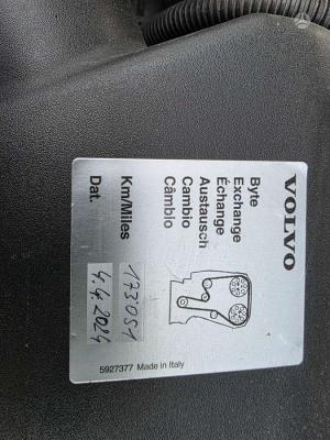 Grey Volvo XC60 2014 in Vilnius, with an engine capacity of 2.40 L and mileage of 203 thousand km for 15600 €, photo 24 on AUTOMOTO.COM.LV