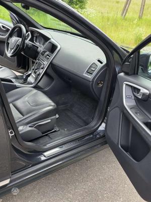 Grey Volvo XC60 2014 in Vilnius, with an engine capacity of 2.40 L and mileage of 203 thousand km for 15600 €, photo 30 on AUTOMOTO.COM.LV