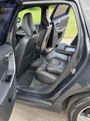 Grey Volvo XC60 2014 in Vilnius, with an engine capacity of 2.40 L and mileage of 203 thousand km for 15600 €, photo 32 on AUTOMOTO.COM.LV