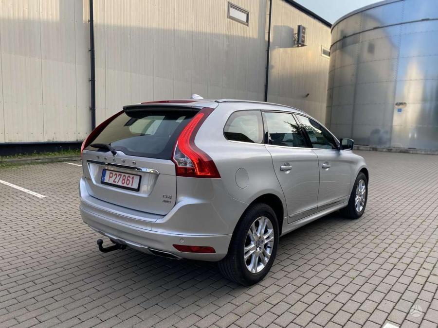 Grey Volvo XC60 2014 in Vilnius, with an engine capacity of 2.40 L and mileage of 272 thousand km for 12950 €, photo 9 on AUTOMOTO.COM.LV