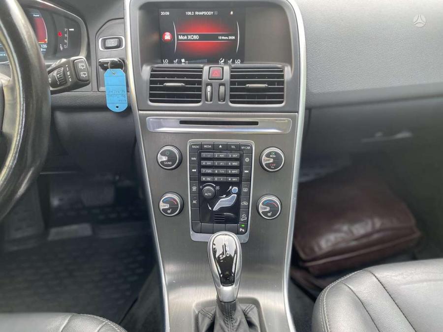 Grey Volvo XC60 2014 in Vilnius, with an engine capacity of 2.40 L and mileage of 272 thousand km for 12950 €, photo 14 on AUTOMOTO.COM.LV