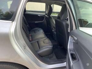 Grey Volvo XC60 2014 in Vilnius, with an engine capacity of 2.40 L and mileage of 272 thousand km for 12950 €, photo 19 on AUTOMOTO.COM.LV