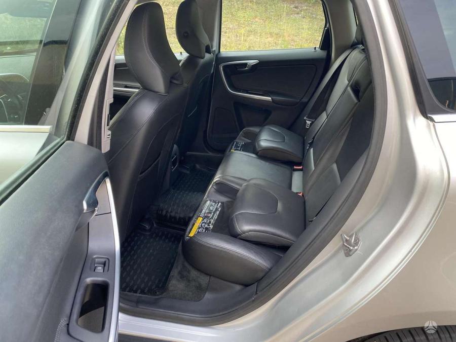 Grey Volvo XC60 2014 in Vilnius, with an engine capacity of 2.40 L and mileage of 272 thousand km for 12950 €, photo 20 on AUTOMOTO.COM.LV