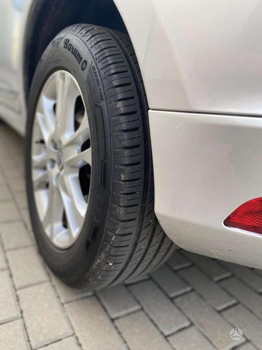Grey Volvo XC60 2014 in Vilnius, with an engine capacity of 2.40 L and mileage of 272 thousand km for 12950 €, photo 22 on AUTOMOTO.COM.LV