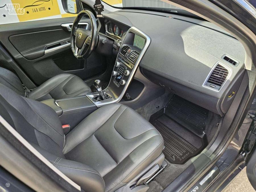 Pelēks Volvo XC60 2014 Šauļi, ar dzinēja tilpumu 2.40 L un nobraukumu 262 tūkst. km par 13950 €, foto 13 vietnē AUTOMOTO.COM.LV
