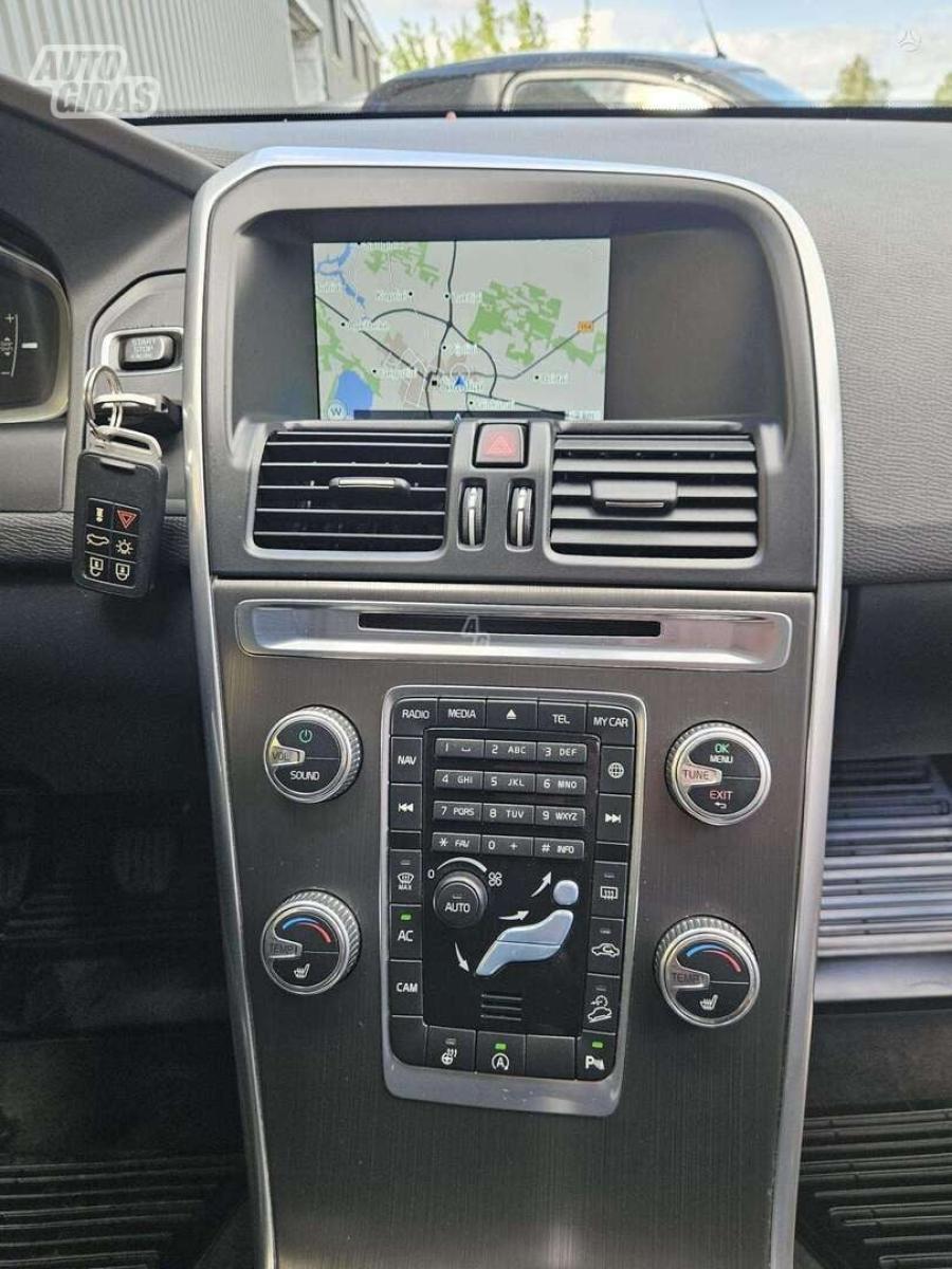 Pelēks Volvo XC60 2014 Šauļi, ar dzinēja tilpumu 2.40 L un nobraukumu 262 tūkst. km par 13950 €, foto 24 vietnē AUTOMOTO.COM.LV