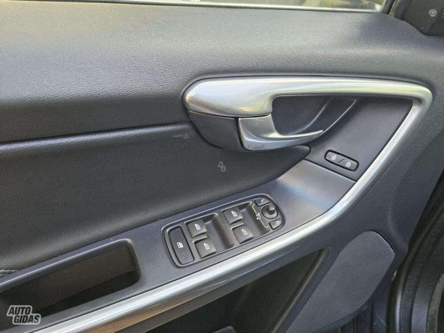 Pelēks Volvo XC60 2014 Šauļi, ar dzinēja tilpumu 2.40 L un nobraukumu 262 tūkst. km par 13950 €, foto 28 vietnē AUTOMOTO.COM.LV