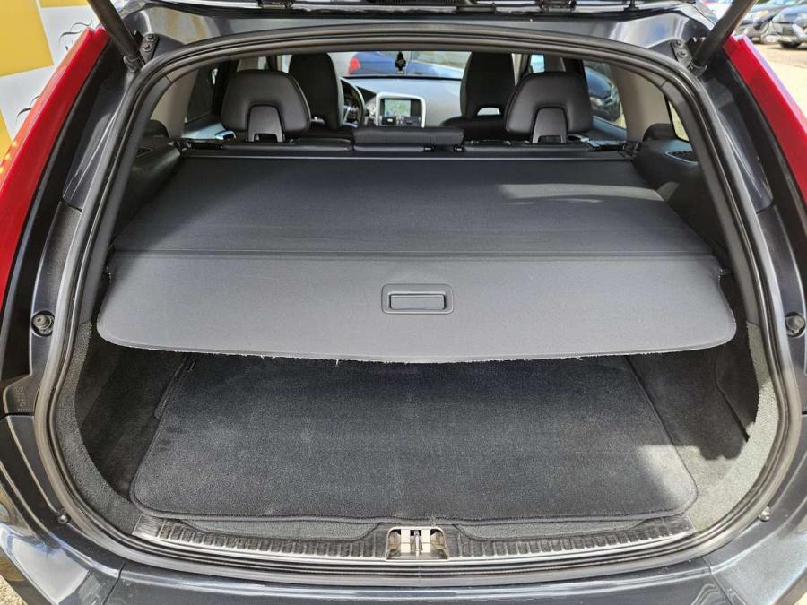 Grey Volvo XC60 2014 in Siauliai, with an engine capacity of 2.40 L and mileage of 262 thousand km for 13959 €, photo 11 on AUTOMOTO.COM.LV