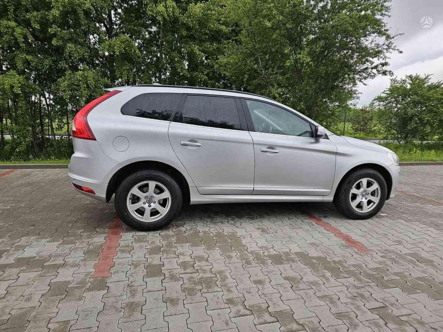 Grey Volvo XC60 2014 in Vilnius, with an engine capacity of 1.98 L and mileage of 279 thousand km for 8700 €, photo 1 on AUTOMOTO.COM.LV