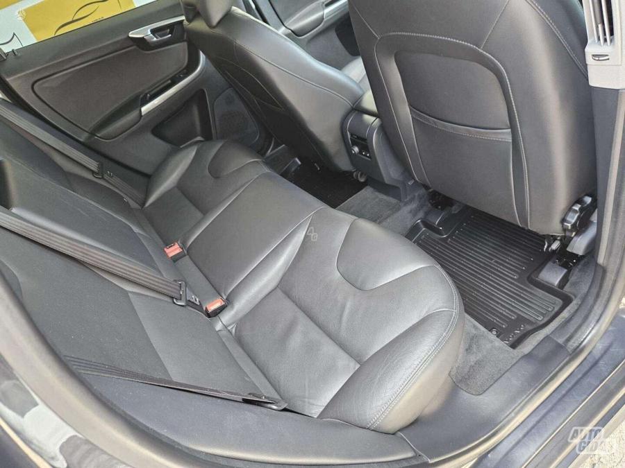 Grey Volvo XC60 2014 in Siauliai, with an engine capacity of 2.40 L and mileage of 262 thousand km for 13959 €, photo 15 on AUTOMOTO.COM.LV