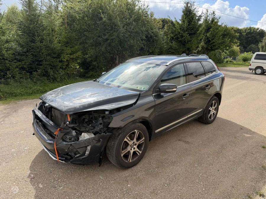 Grey Volvo XC60 2014 in Klaipeda, with an engine capacity of 2.95 L and mileage of 219 thousand km for 5690 €, photo 8 on AUTOMOTO.COM.LV