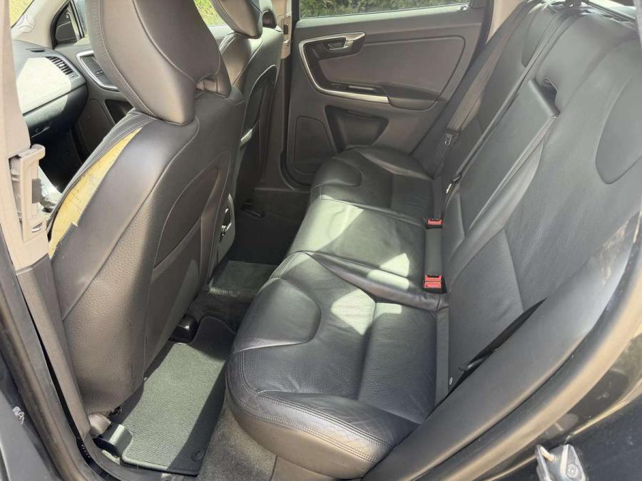 Grey Volvo XC60 2014 in Klaipeda, with an engine capacity of 2.95 L and mileage of 219 thousand km for 5690 €, photo 20 on AUTOMOTO.COM.LV