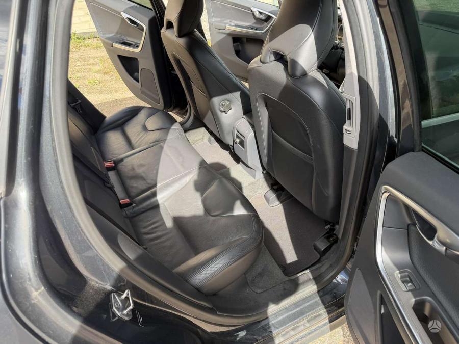 Grey Volvo XC60 2014 in Klaipeda, with an engine capacity of 2.95 L and mileage of 219 thousand km for 5690 €, photo 22 on AUTOMOTO.COM.LV