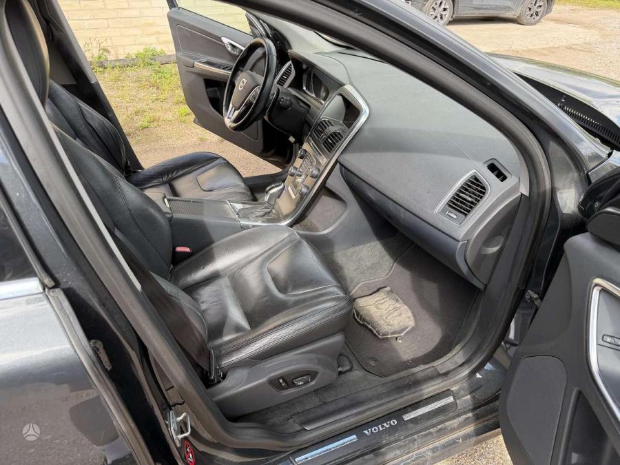 Grey Volvo XC60 2014 in Klaipeda, with an engine capacity of 2.95 L and mileage of 219 thousand km for 5690 €, photo 23 on AUTOMOTO.COM.LV
