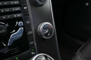 Серый Вольво ХС60 2014 в Кретинга, объемом двигателя 1.98 л и пробегом 165 тыс. км за 10499 €, фото 32 на AUTOMOTO.COM.LV