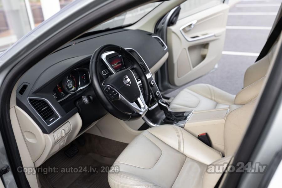Pelēks Volvo XC60 2014 Tallina, ar dzinēja tilpumu 2.40 L un nobraukumu 324 tūkst. km par 10599 €, foto 9 vietnē AUTOMOTO.COM.LV