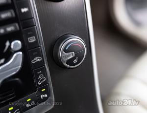 Pelēks Volvo XC60 2014 Tallina, ar dzinēja tilpumu 2.40 L un nobraukumu 324 tūkst. km par 10599 €, foto 19 vietnē AUTOMOTO.COM.LV