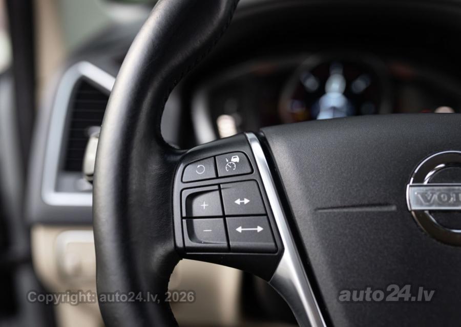 Pelēks Volvo XC60 2014 Tallina, ar dzinēja tilpumu 2.40 L un nobraukumu 324 tūkst. km par 10599 €, foto 23 vietnē AUTOMOTO.COM.LV